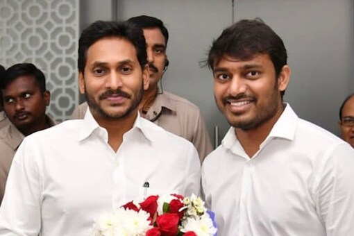 Manasanamaha Director Deepak Reddy Meets Andhra CM YS Jagan Mohan Reddy ...