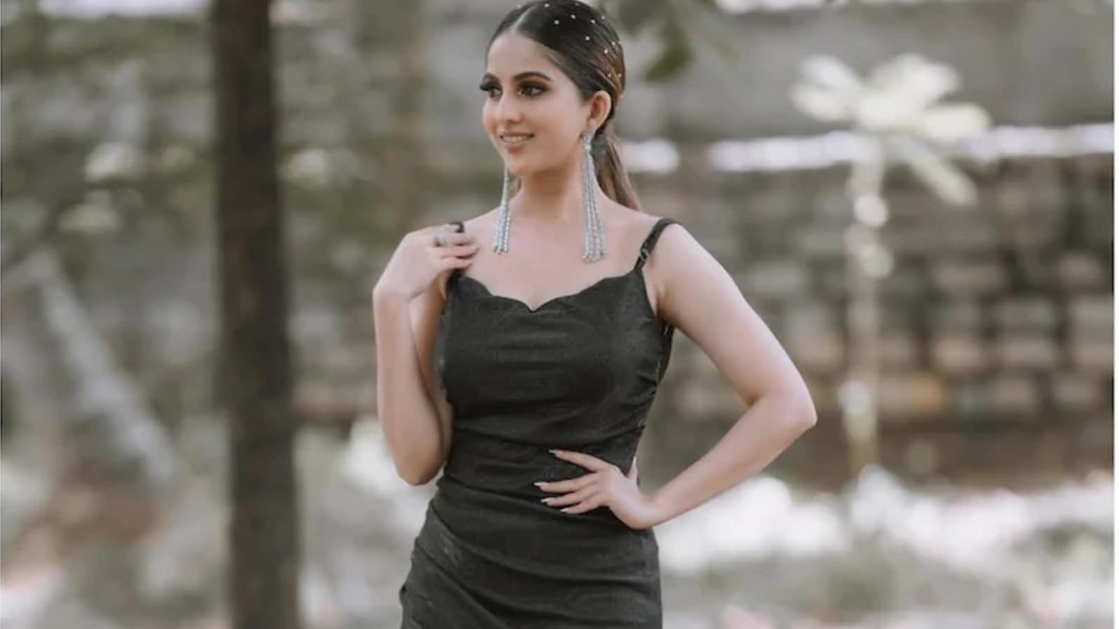 Bigg Boss Kannada Fame Niveditha Gowda Oozes Elegance In Black Strappy