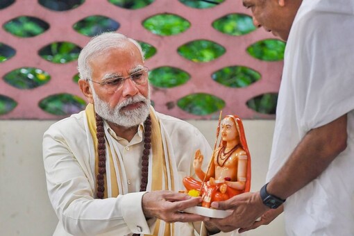 PM Modi’s Kerala Trip in Pics – From Temple Visit to Greeting Cheering ...