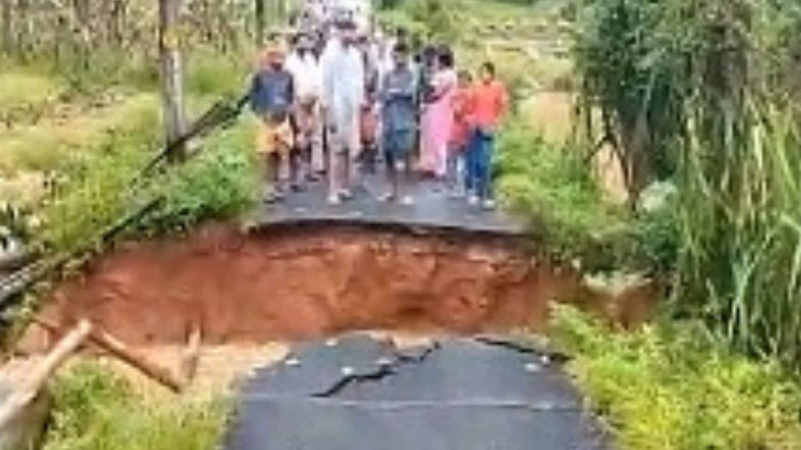 WATCH | Road Caves In as Heavy Rain Lashes Kerala’s Wayanad District | India News - News18