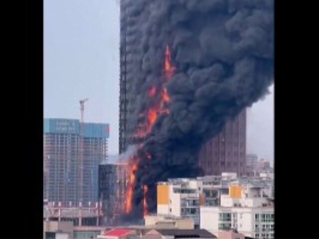 China: Fire Engulfs Skyscraper in Hunan's Capital Changsha, No ...