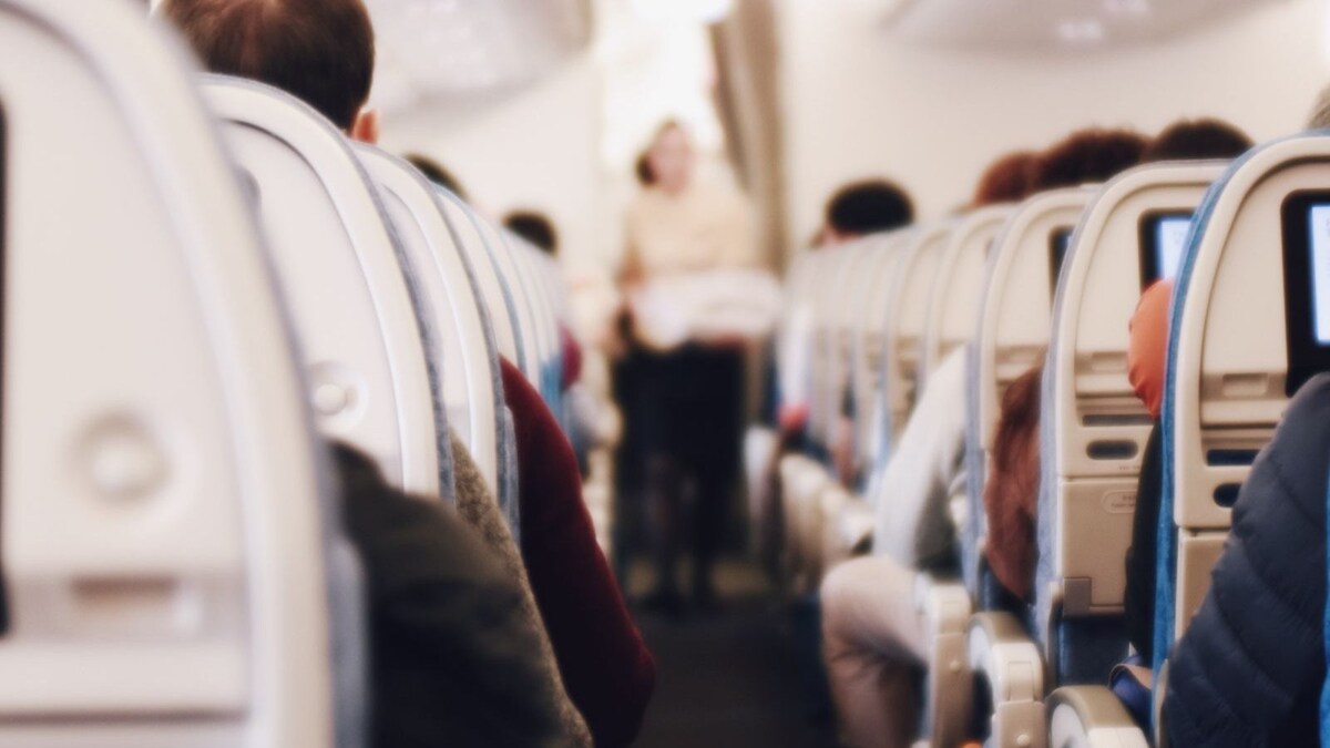 'Stop Airdropping Nudes': Southwest Airline Pilot Warns Passenger on ...