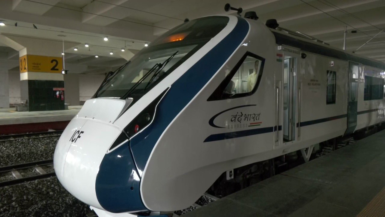 IN PICS: 10 Things To Know About Gandhinagar Capital-Mumbai Central Vande Bharat Express - News18