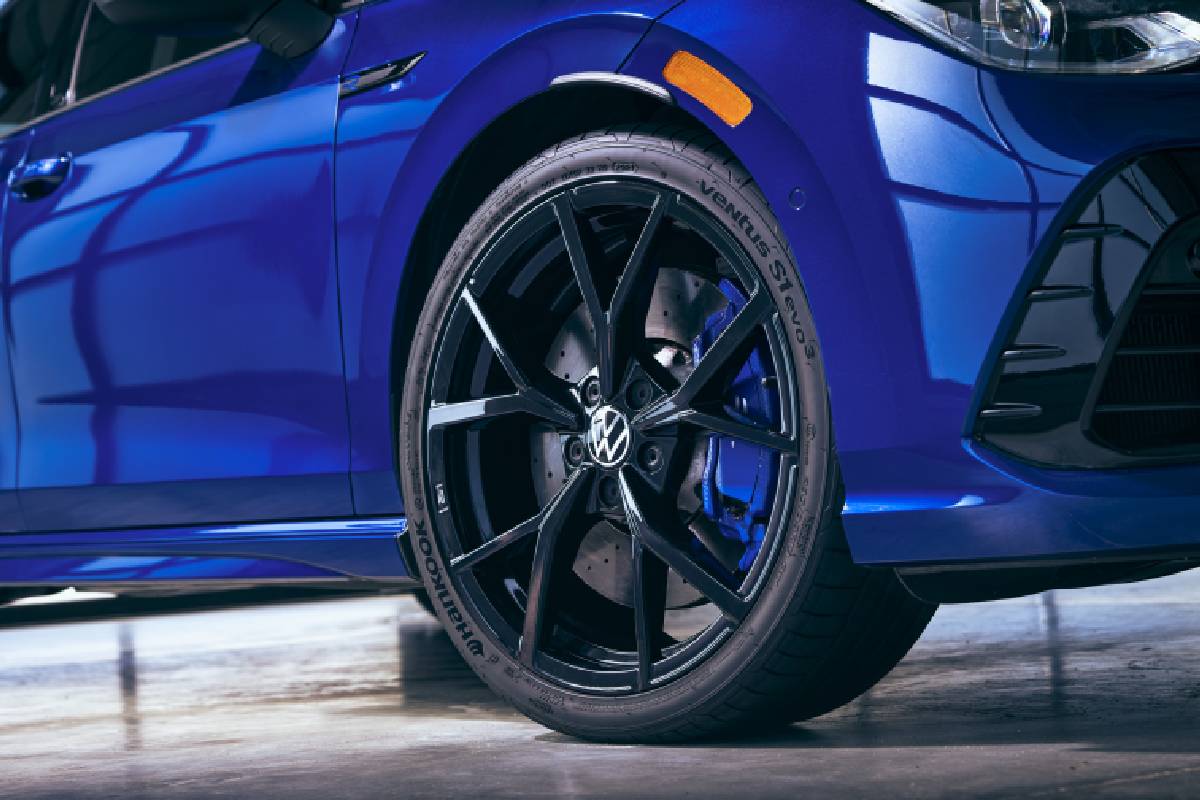 Volkswagen Golf R 20th Anniversary Edition in Pics: See Design ...