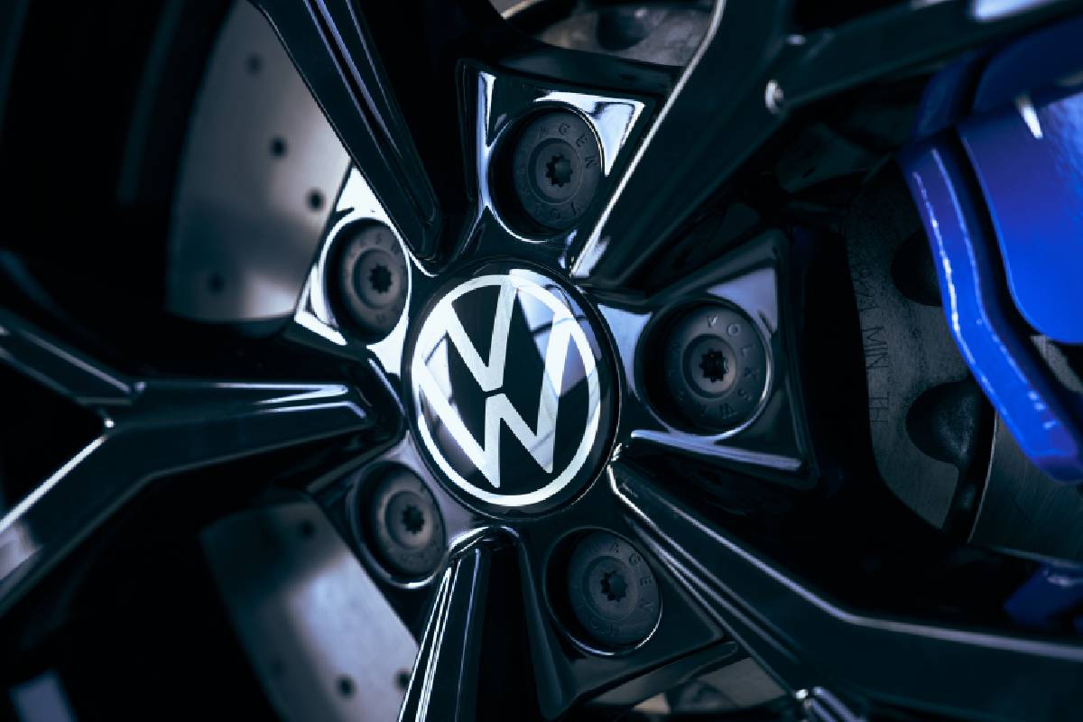 Volkswagen Golf R 20th Anniversary Edition in Pics: See Design ...