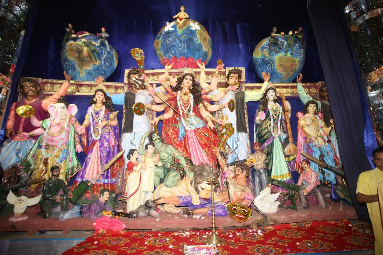 Sheesh Mahal to Bengal’s Rich Heritage, A Peek Into Kolkata Durga Puja ...