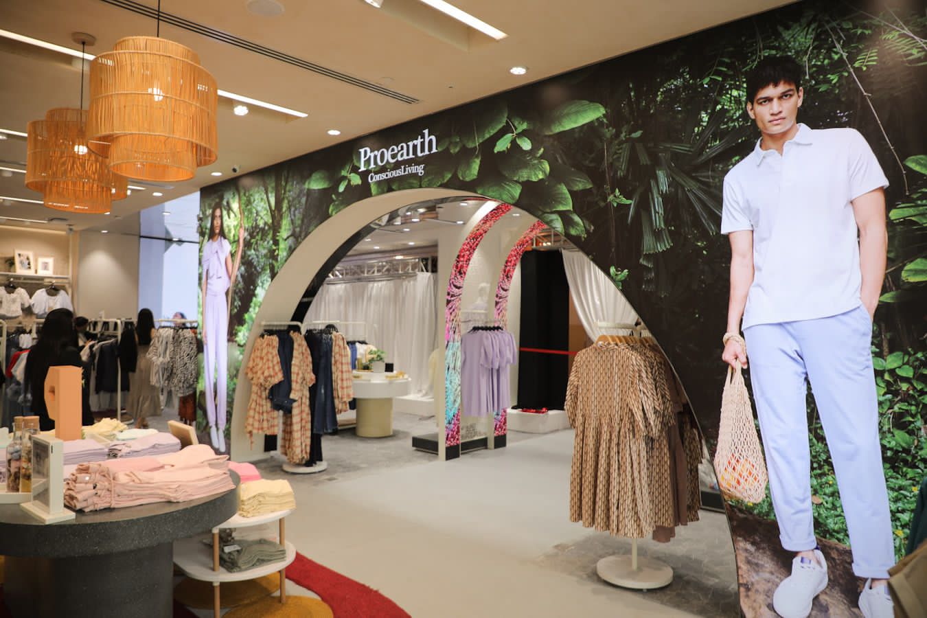 Reliance Retail Launches its Premium Fashion and Lifestyle Store ...