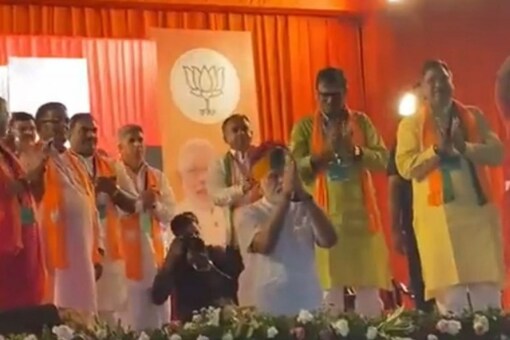 PM Modi Arrives Late at Rajasthan Rally, Skips Microphone. Here's What ...
