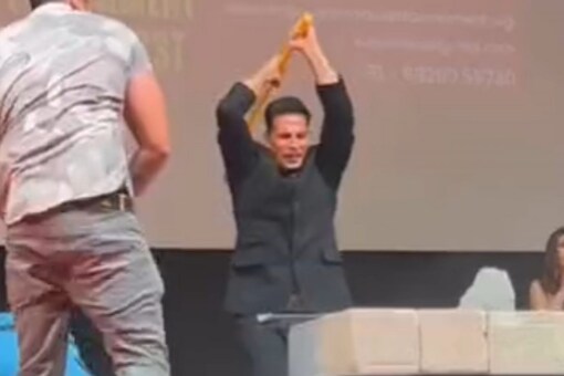 Akshay Kumar Breaks Bricks with Gigantic Hammer, Cheers Young Martial Arts Students at Kudo ...