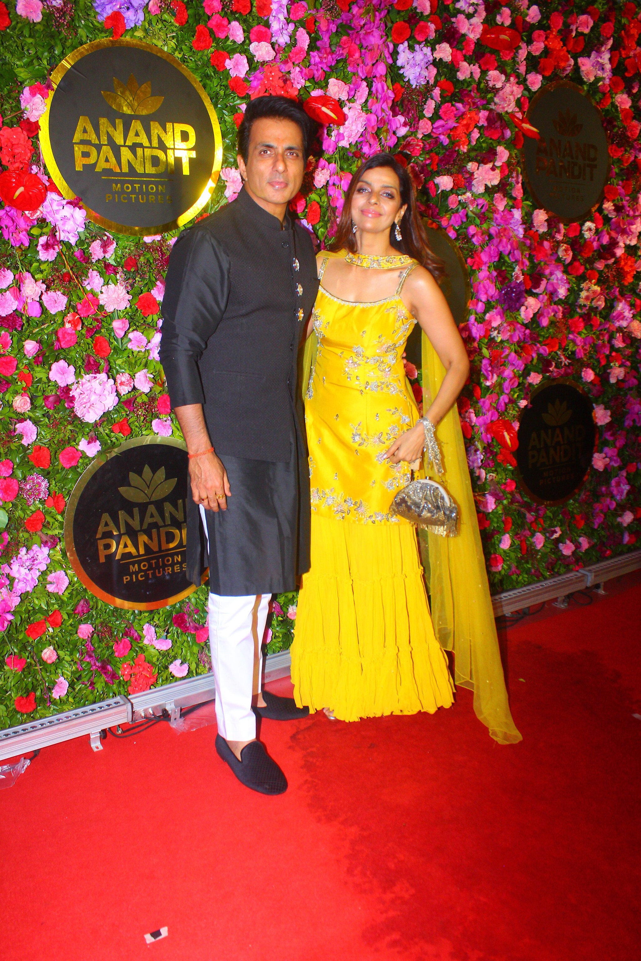 Anand Pandit's Diwali Party Attended By Kriti Sanon, Taapsee Pannu ...