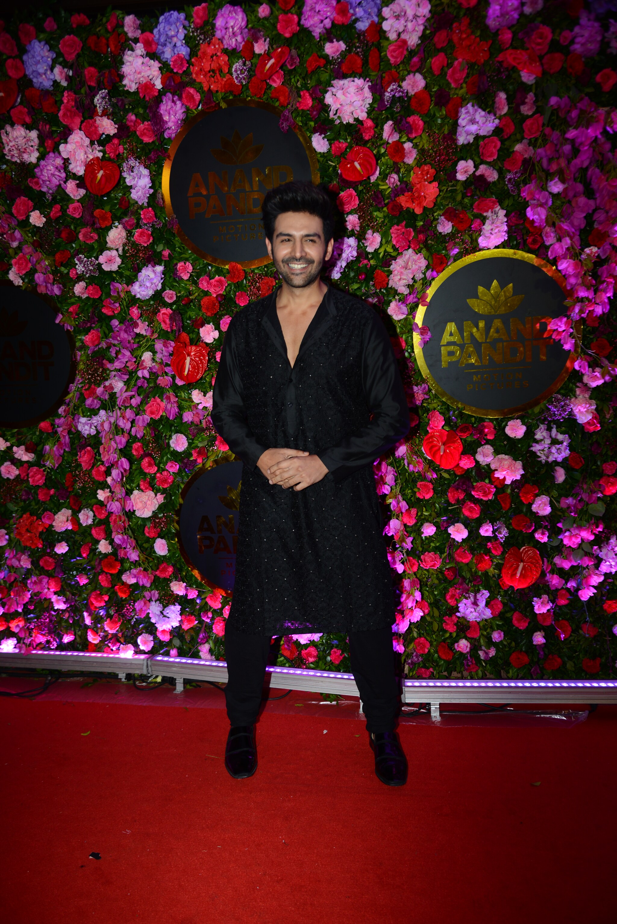 Anand Pandit's Diwali Party Attended By Kriti Sanon, Taapsee Pannu ...