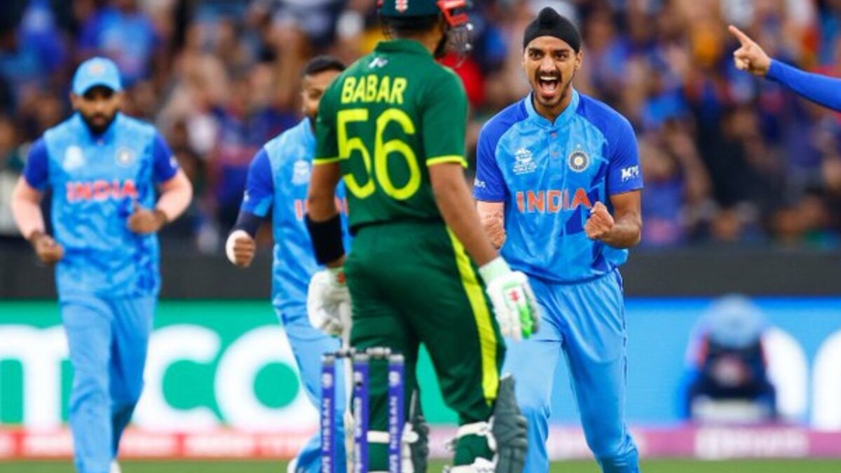 IND vs PAK, T20 World Cup 2022: Arshdeep Singh Sends Off Babar & Rizwan in Style to Jolt ...