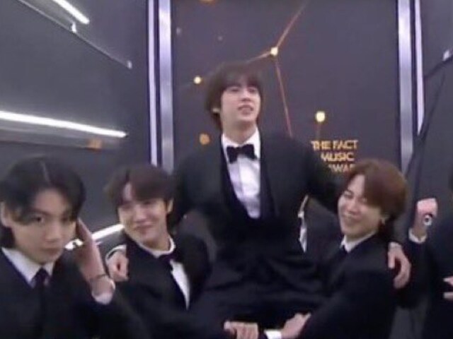 BTS' Jin Carried on Shoulders of 5 Starry 'Bodyguards and a Cheerleader' At TMA 2022, Video Goes ...