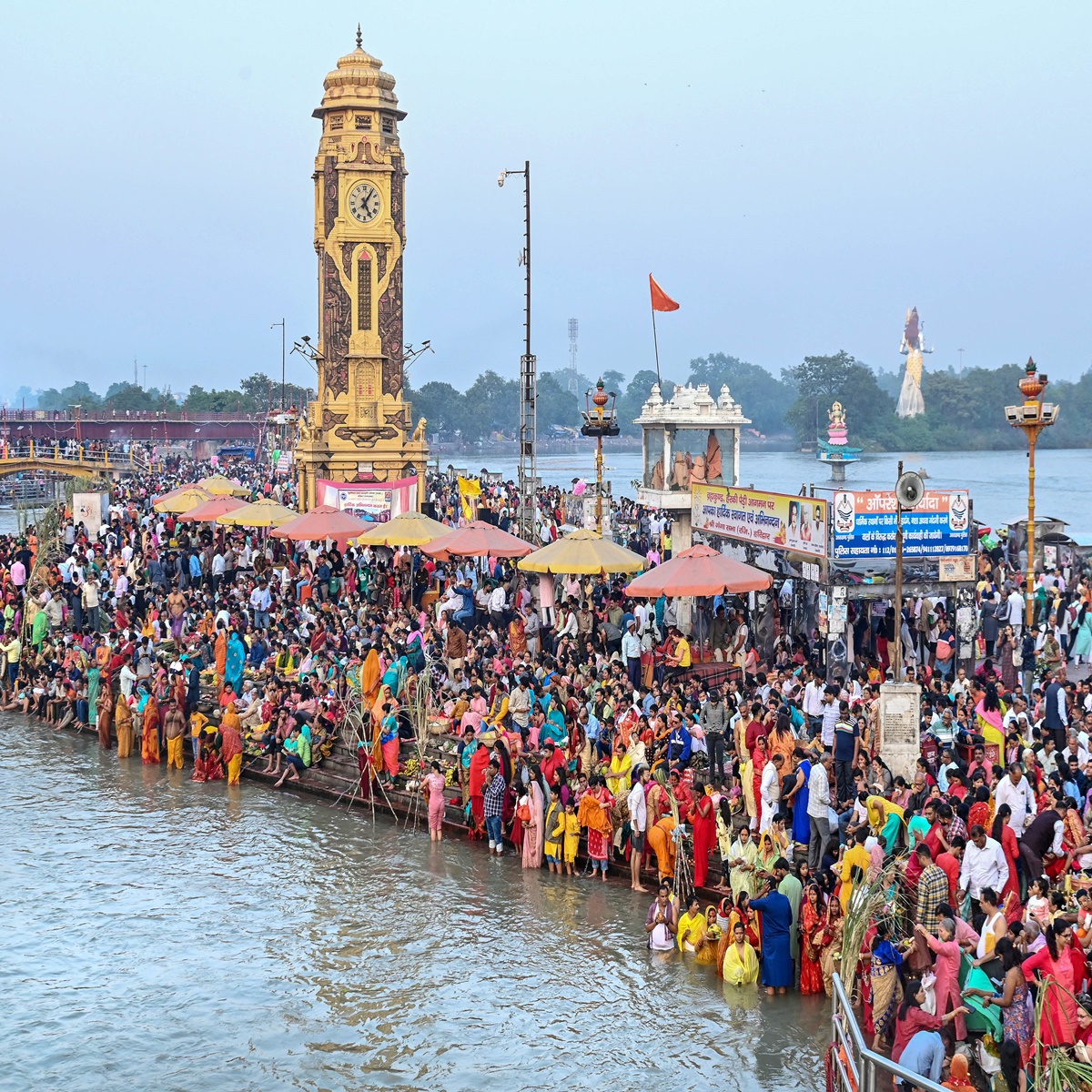 Thousands Throng Ghats to Celebrate Chhath Puja Without Covid Curbs ...