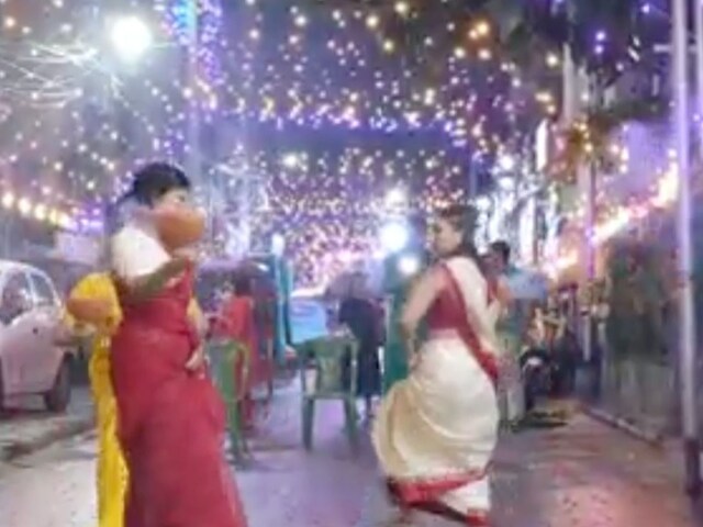 This is why Dhunuchi Dance Holds a Special Significance on Mahanavami ...