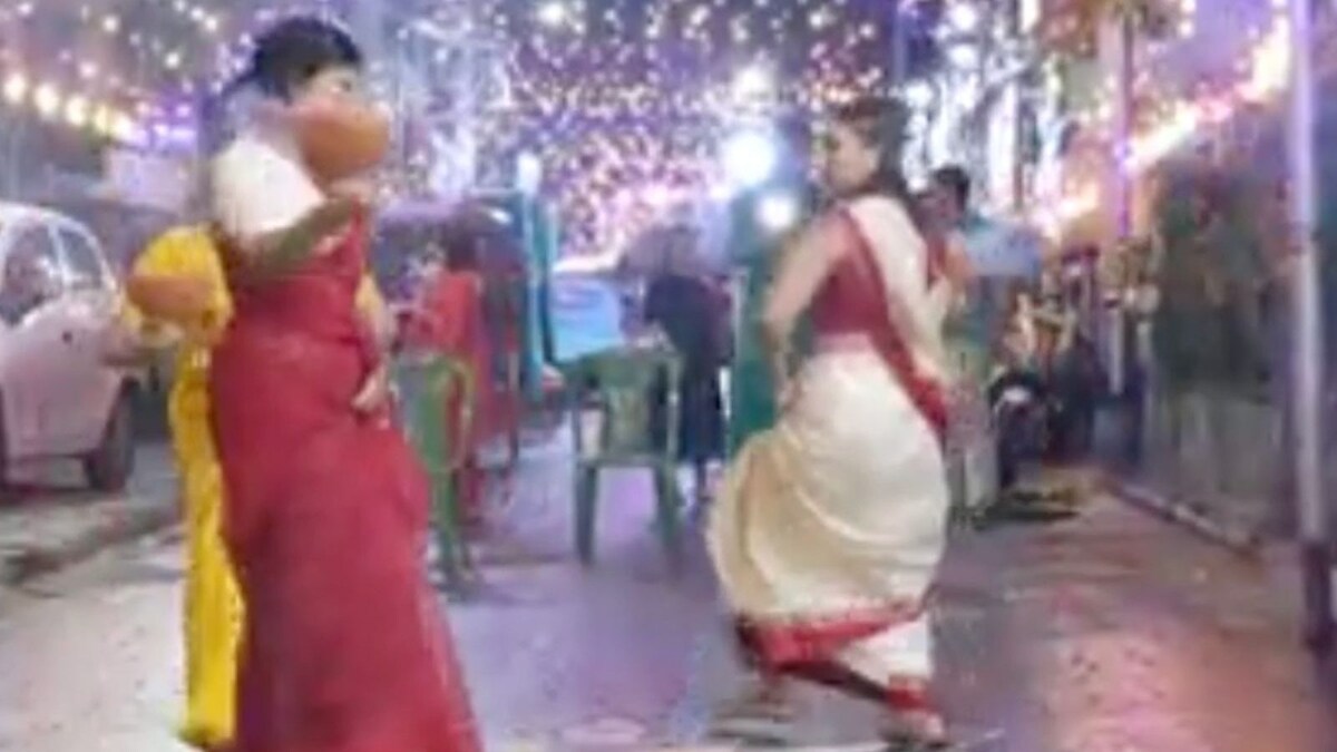 This is why Dhunuchi Dance Holds a Special Significance on Mahanavami ...