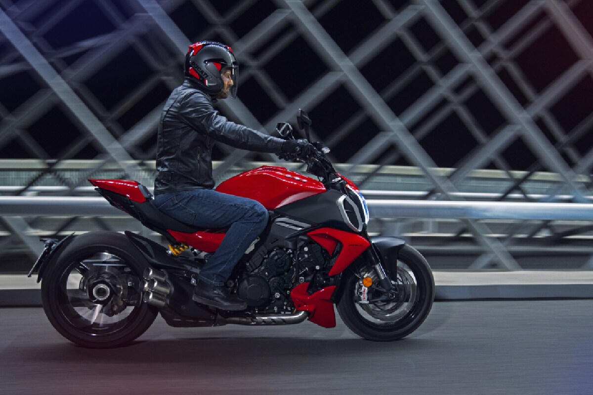 Ducati Diavel V4 in Pics: See Design, Features and More in Detail - News18