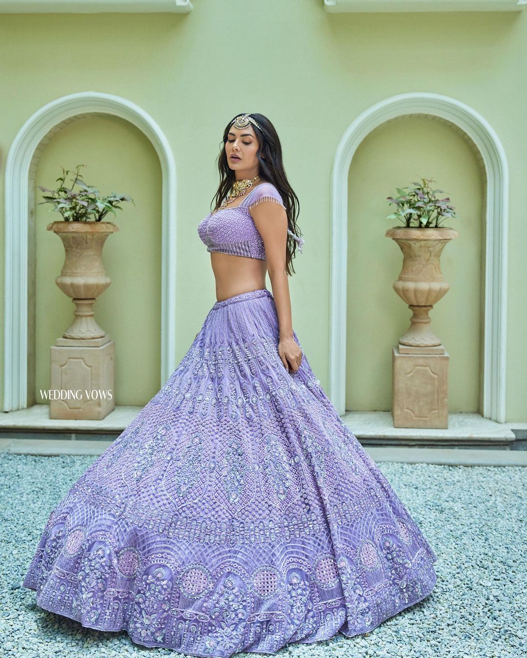 Esha Gupta Paints A Picture Of Elegance In Gorgeous Lehengas And Sarees ...