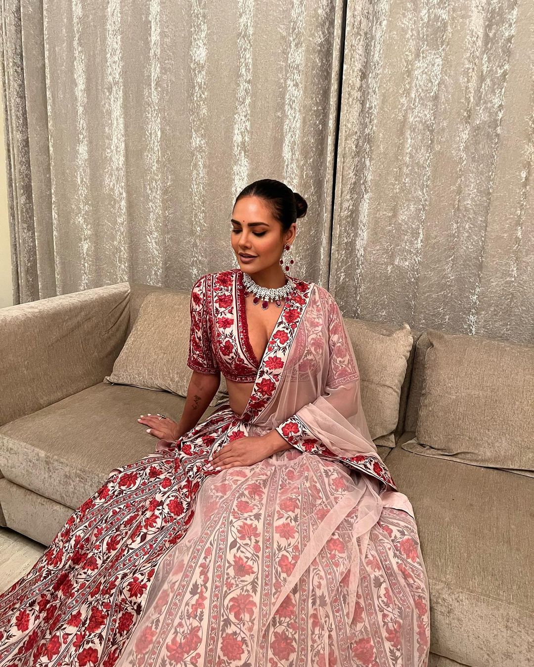 Esha Gupta Looks Drop-dead Gorgeous In Floral Lehenga For Diwali, Check ...