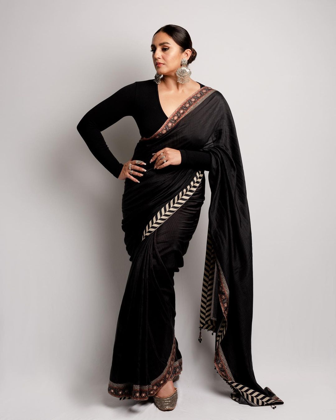 Huma Qureshi Looks Mesmerising In White Lehenga And Yellow Dupatta In ...