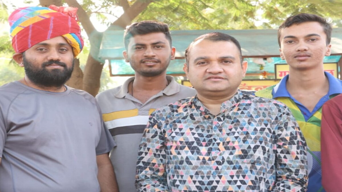 Forced to Start Juice Stall After Graduation Due to Poor Finances ...