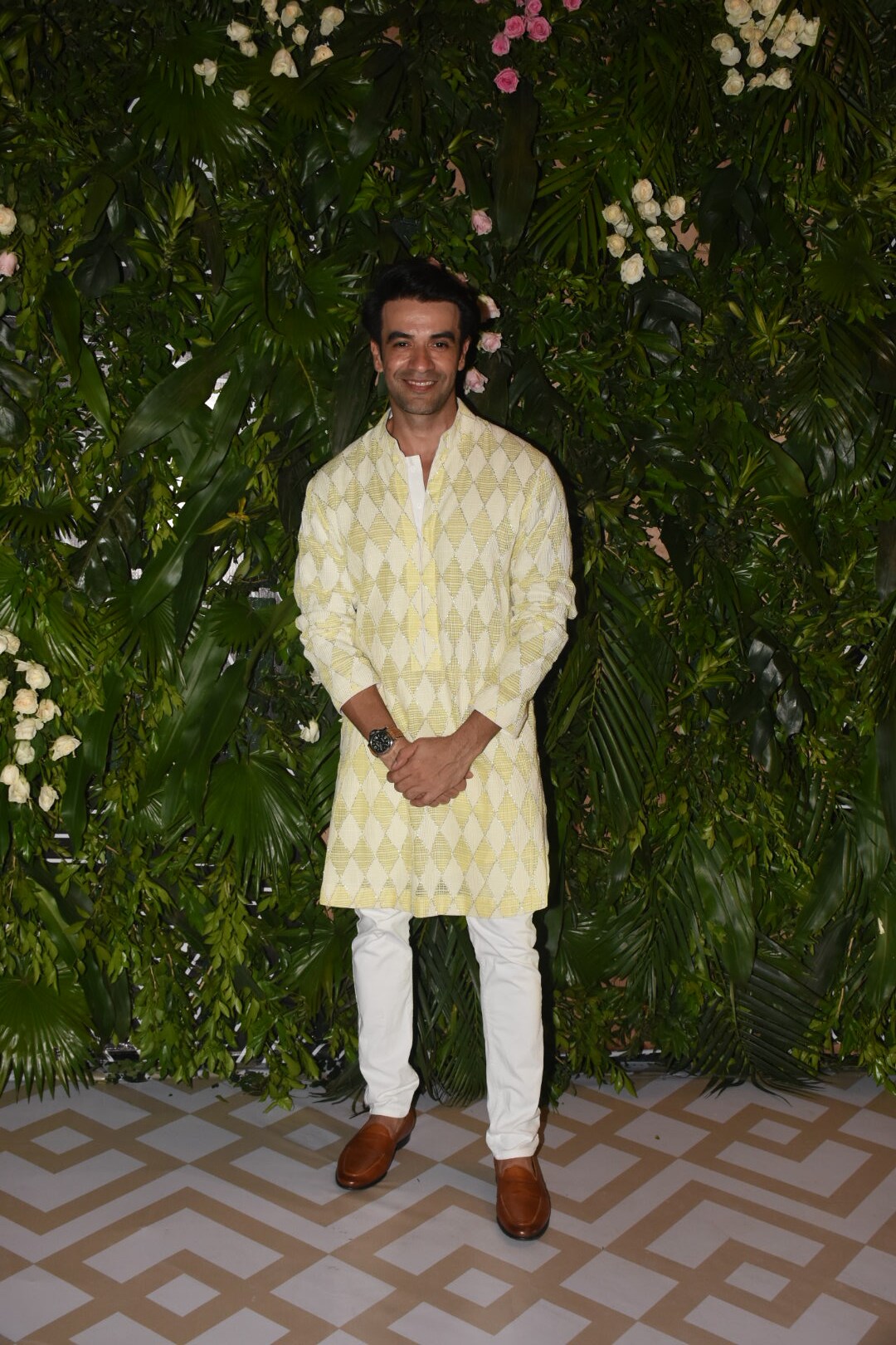 Kriti Sanon's Diwali Party Attended By Varun Dhawan, Ananya Panday ...