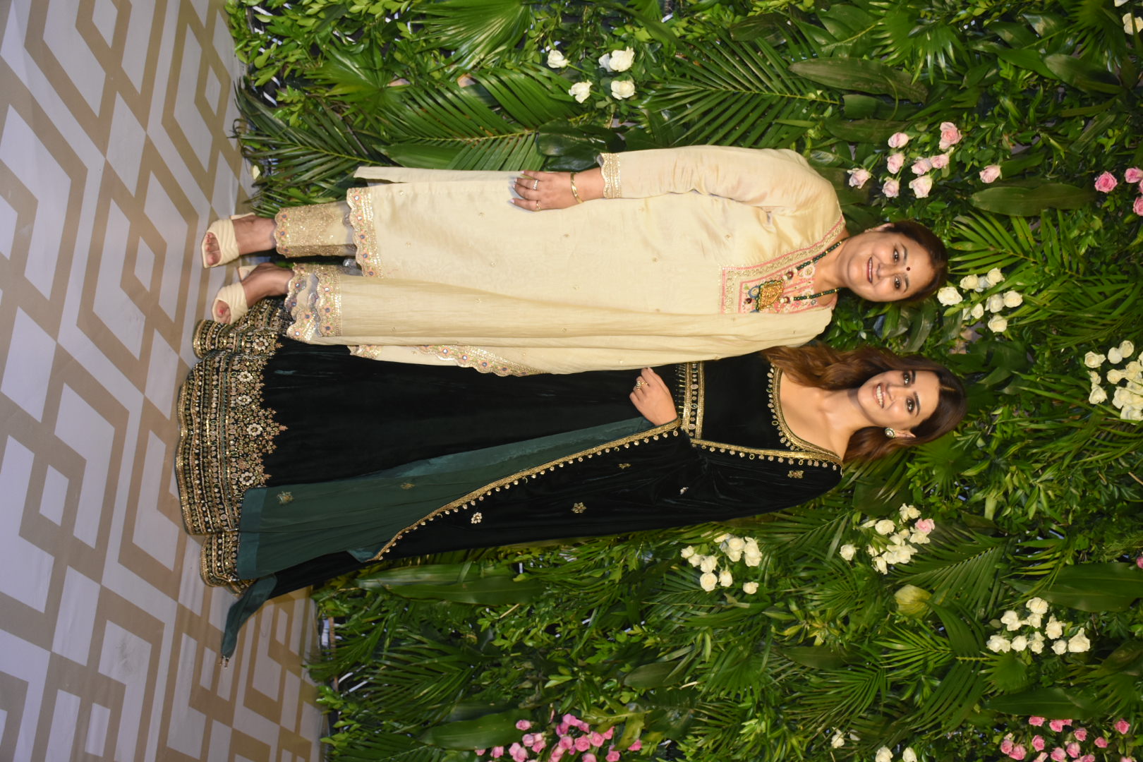 Kriti Sanon's Diwali Party Attended By Varun Dhawan, Ananya Panday ...