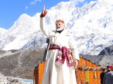 In Kedarnath, PM Modi Keeps Promise to Chamba Women, Dons Hand-Made ...