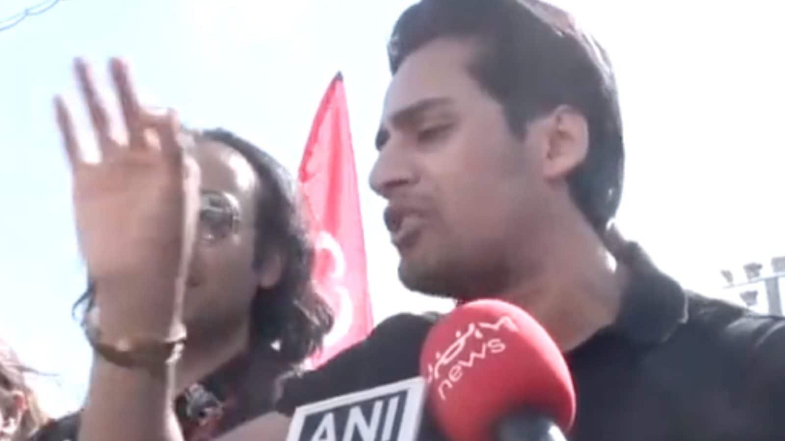 'Mother of All Matches': Momin Saqib Gives Hilarious Interview Just ...