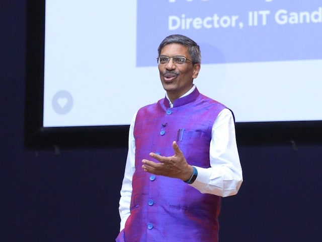 Prof Rajat Moona Takes Charge as Director of IIT Gandhinagar - News18