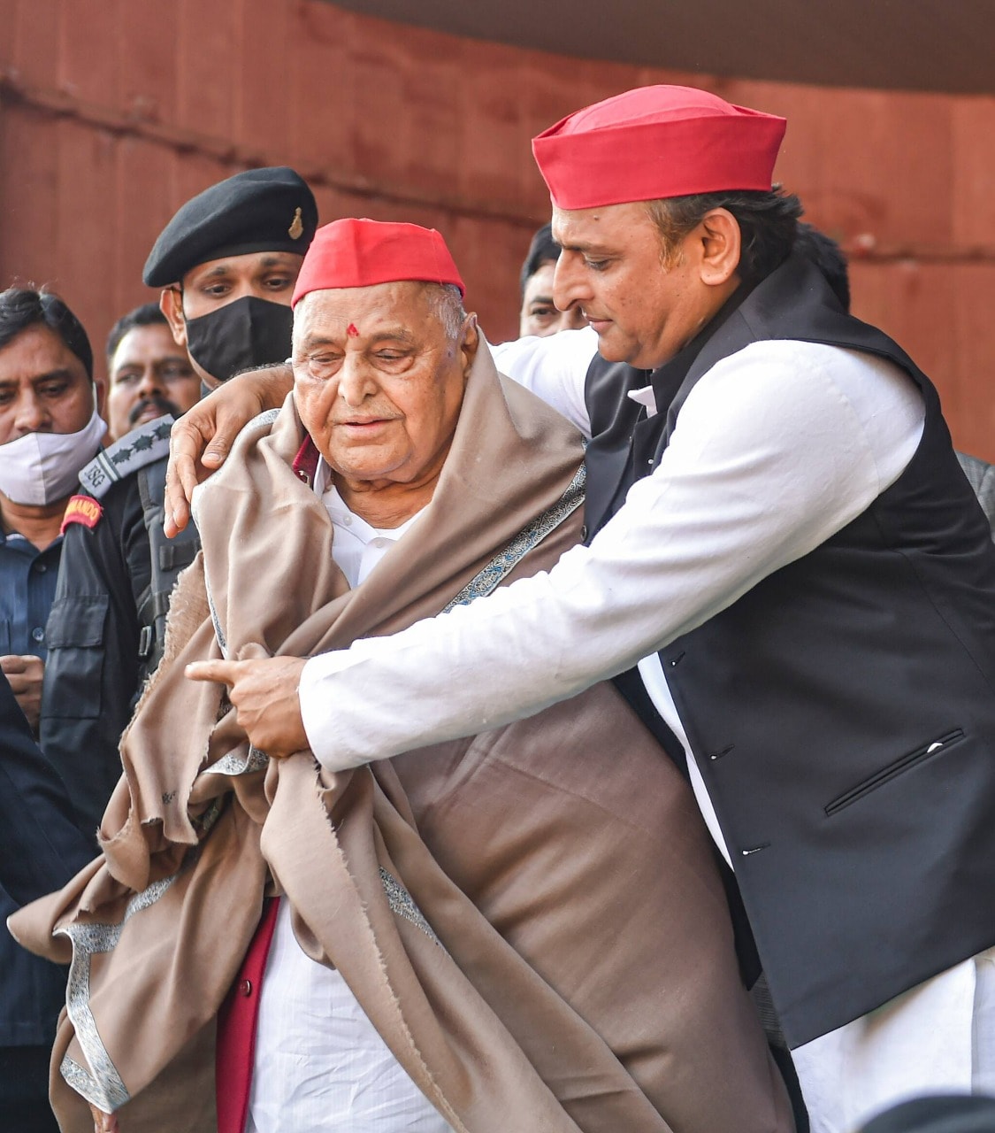 A Look at Iconic Moments from SP Patriarch Mulayam Singh Yadav's Life | IN PICS - News18