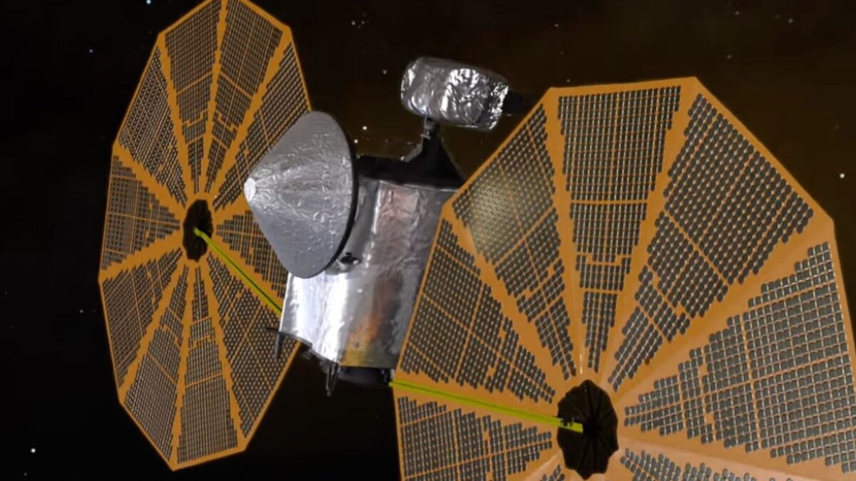 NASA’s Lucy Spacecraft Shines Like a Diamond As it Streaks 220 Miles ...