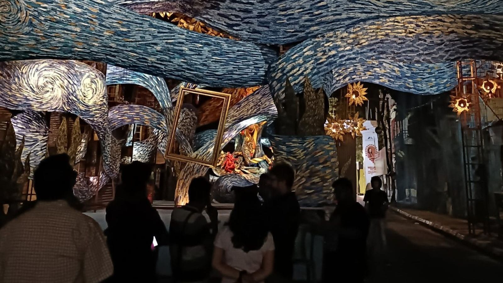 Vincent Van Gogh's 'Starry Night' Themed Durg Puja Pandal in West ...