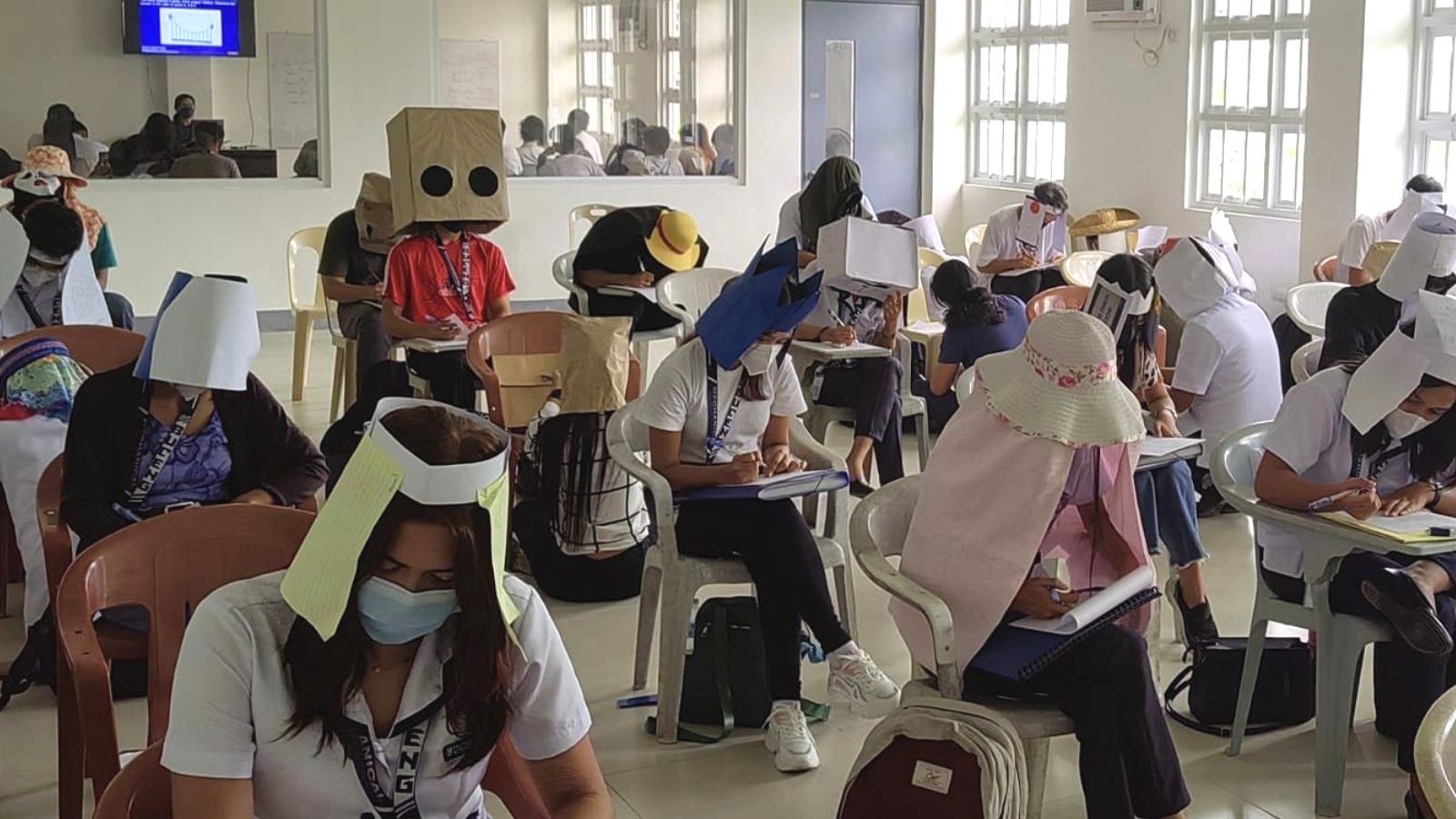 Philippines Engineering College Students Wear Creative Anti Cheating Philippines Engineering College Students Wear Creative Anti Cheating