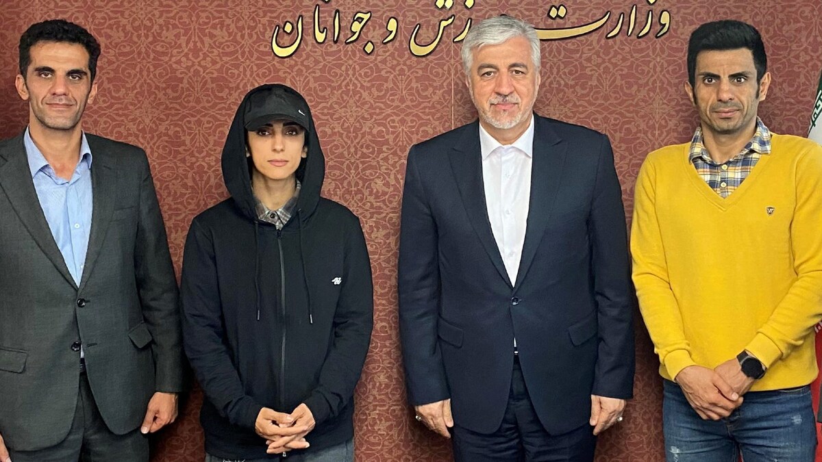 Iranian Climber Elnaz Rekabi, Who Competed without Hijab, Returns Home ...