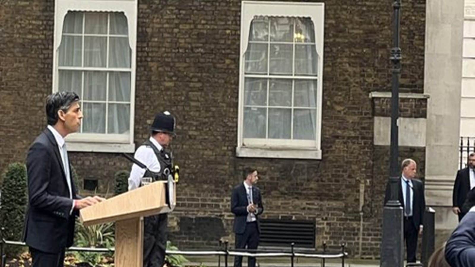 ‘Real Boss’ Larry The Cat Steals Show During Rishi Sunak's First Speech ...