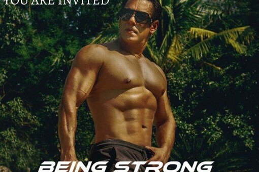 Salman Khan Flashes His Glorious Six Pack Abs As He Strips Down For