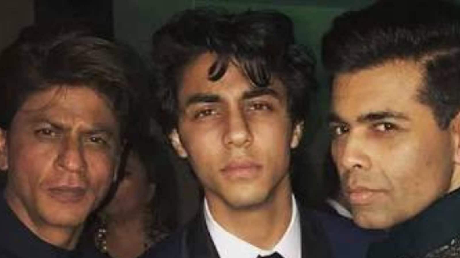 Karan Johar Hugging, Kissing Aryan Khan in Viral Video Has Shah Rukh ...