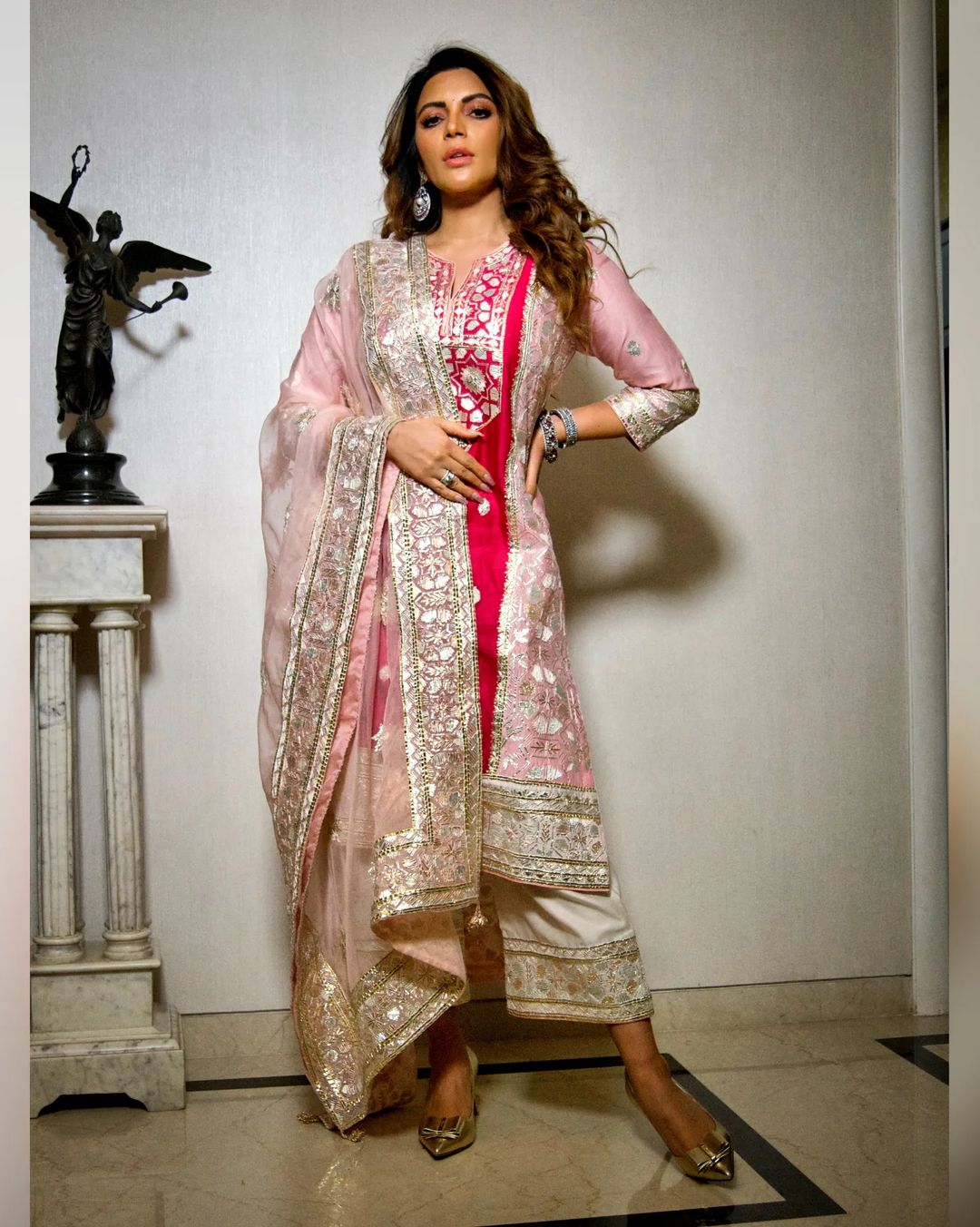 Shama Sikander Oozes Oomph With Her Sultry Photos In Sarees, Check Out ...