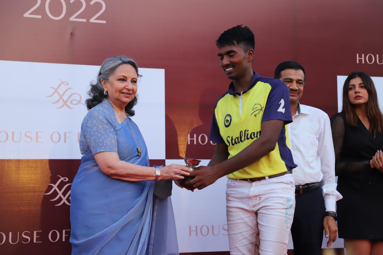 Sharmila Tagore Felicitates Bhopal Pataudi Cup Winners, Saif Ali Khan ...