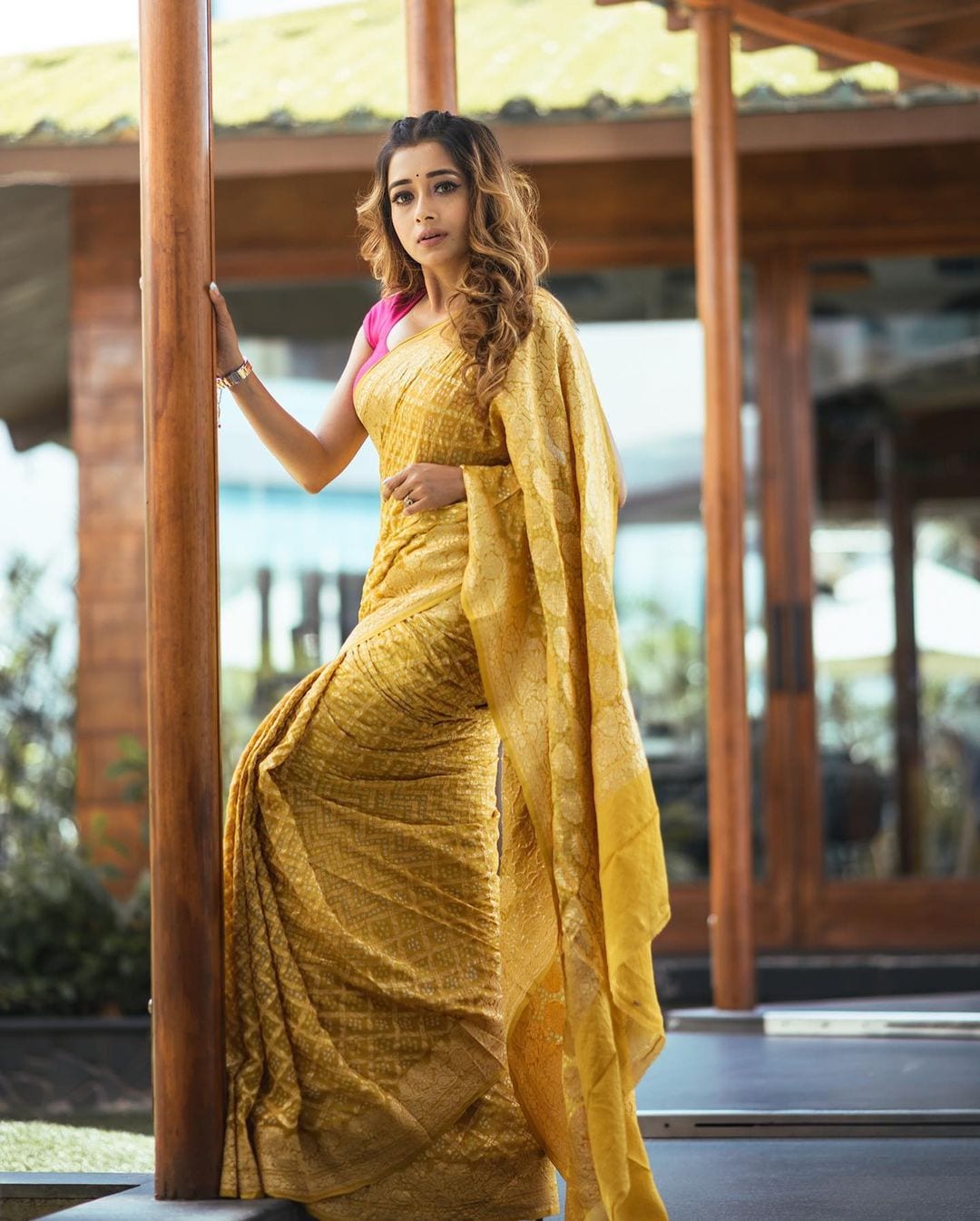 Tina Datta Of Bigg Boss 16 Makes Jaws Drop In Embellished Saree, Check ...