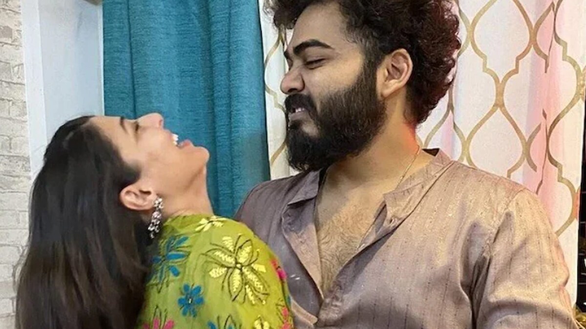 With Diwali Pics, Tejaswini Pandit Explains Why her Sister Gets Angry ...