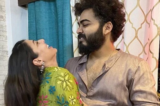 With Diwali Pics, Tejaswini Pandit Explains Why her Sister Gets Angry ...