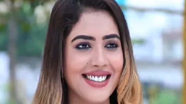 Kannadathi Actress Sara Annaiah Flaunts Dancing Skills in Black Ruffled ...