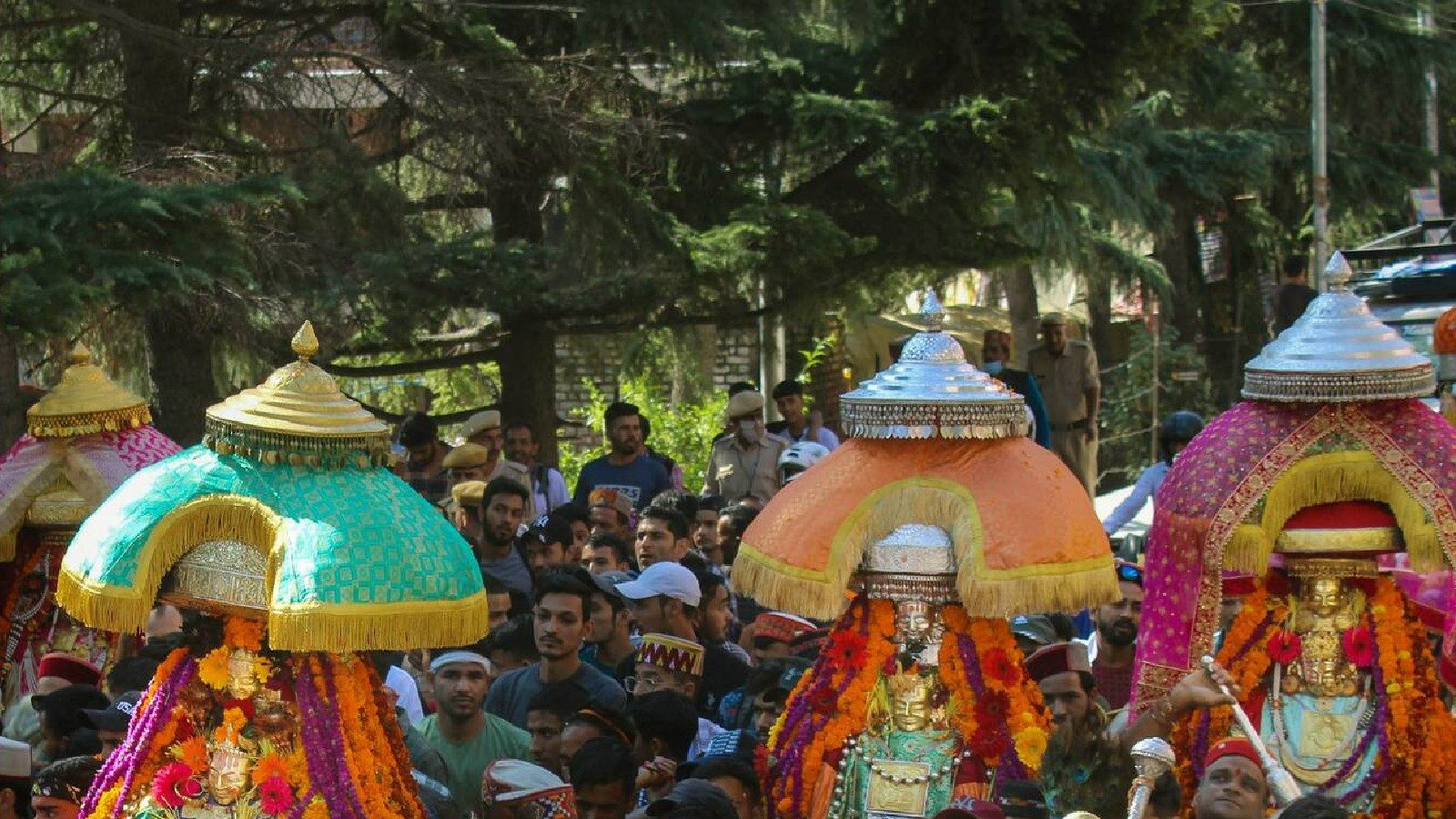 PM Modi Visits Bhagwan Shri Raghunath Ji's Rath In Kullu During ...