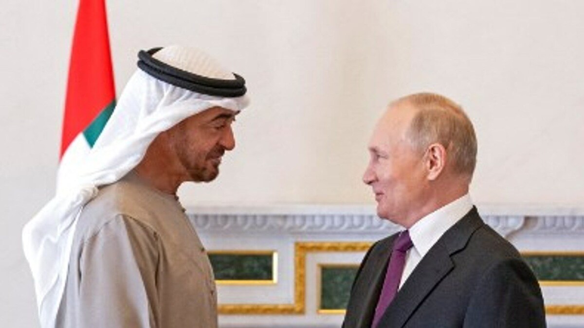 Putin Breaks Protocol For UAE's President; Gives Jacket & A Warm ...