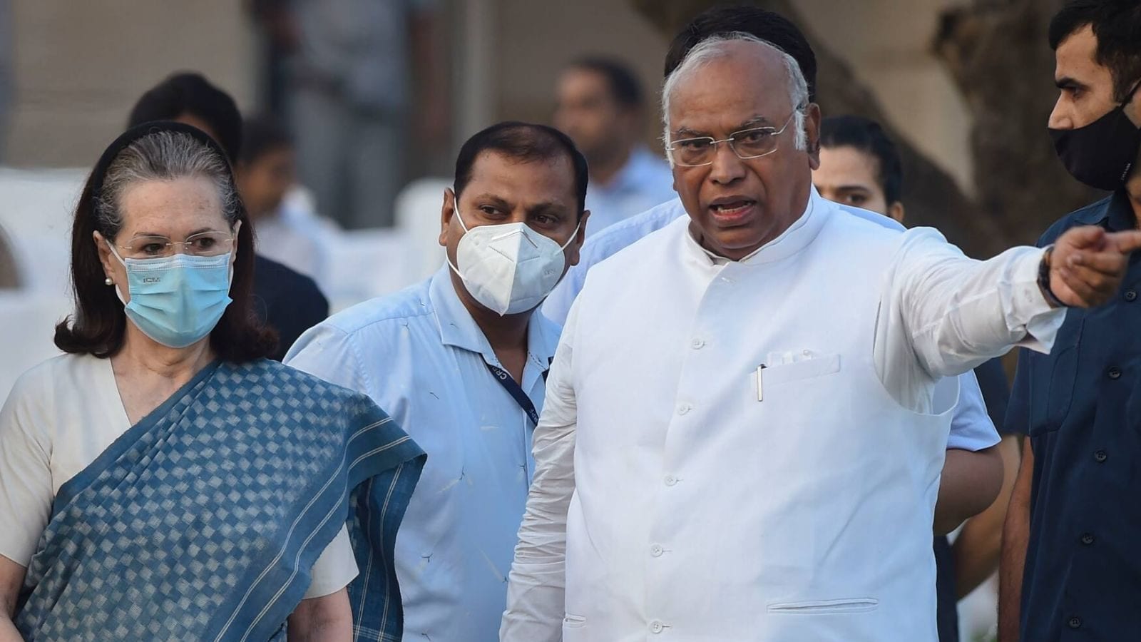 In Congress ‘Mother’ Land: With Bharat Jodo, Can Sonia Repeat 2004 Show ...