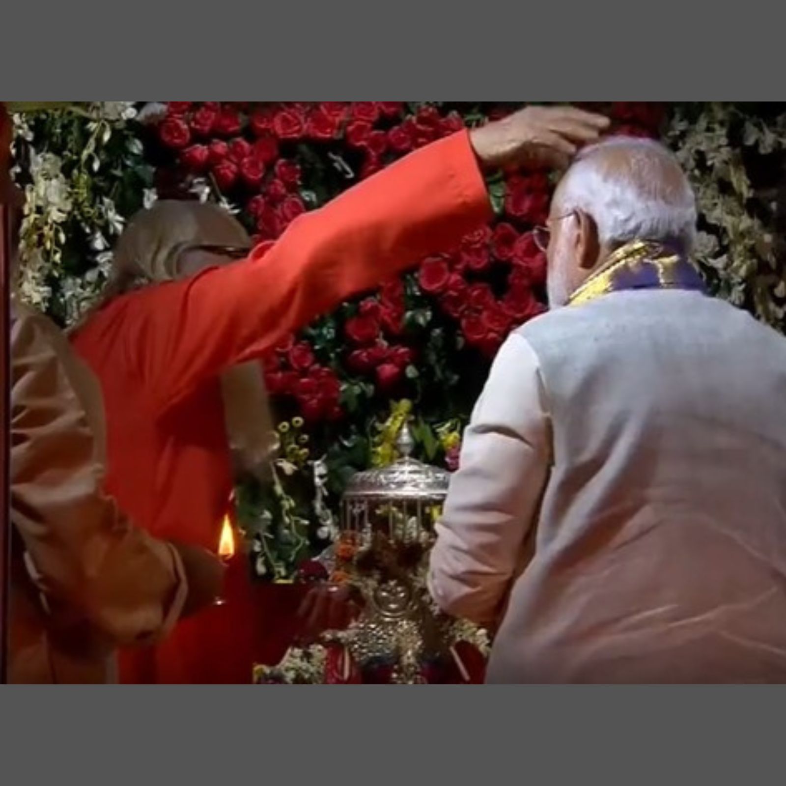 Deepotsav in Ayodhya Begins in PM Modi’s Presence on Diwali Eve; 18 ...