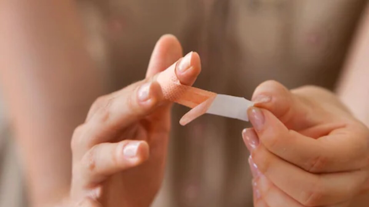 First Aid Advice: How To Bandage A Wound? Types Of Bandages Available ...