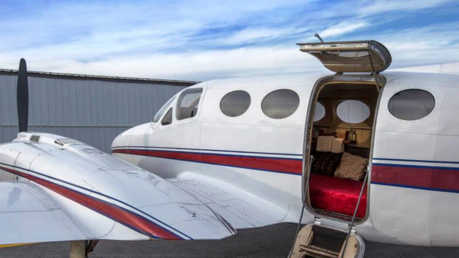 In Vegas, This Charter Airline Takes You and Your Partner on Romantic ...